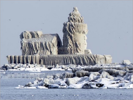 Most Wonderful World: Winter Storm Turns Lighthouse Into An Ice Castle